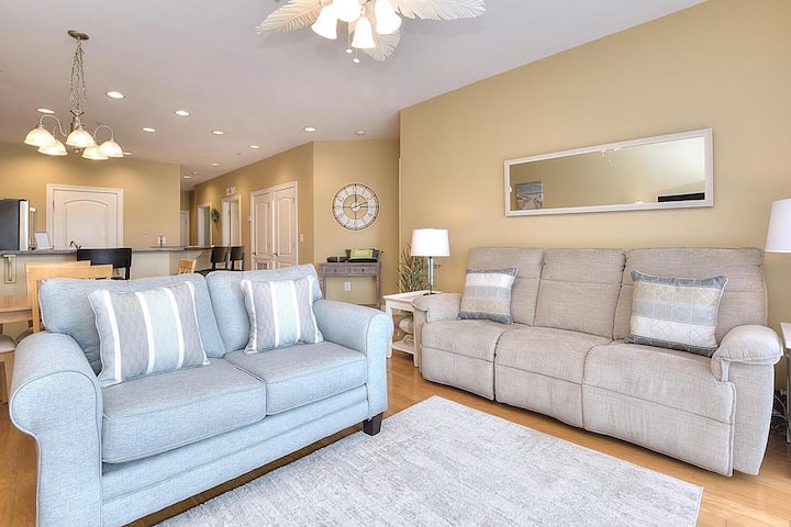 Cozy Oceanview Condo For 9 In Oak Island - Oak Island, NC