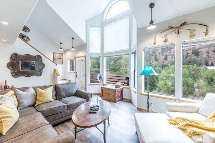 Great Views-sleeps 8-private Deck - Ouray, CO