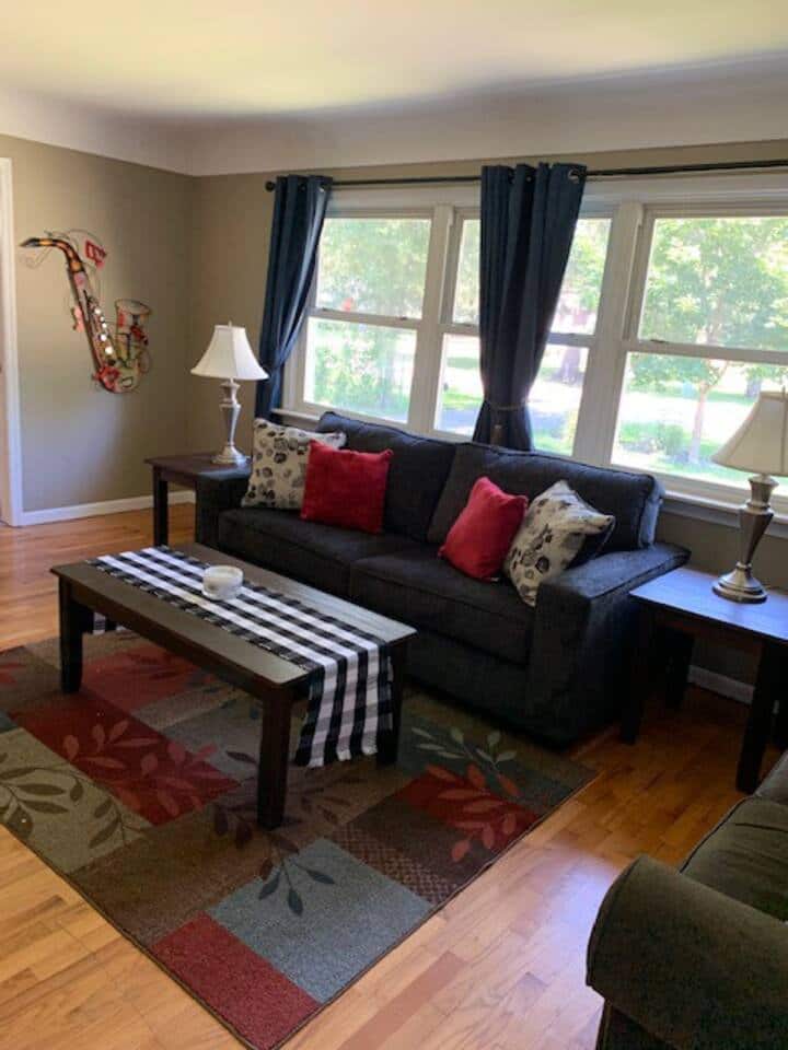 Quiet Three Bedroom Home In Safe Neighborhood Shor - Saginaw, MI