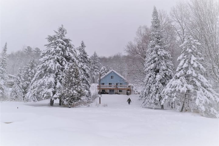 Chalet Kilkenny. Cozy Lakefront, Spa, 4 Bedrooms - Quebec