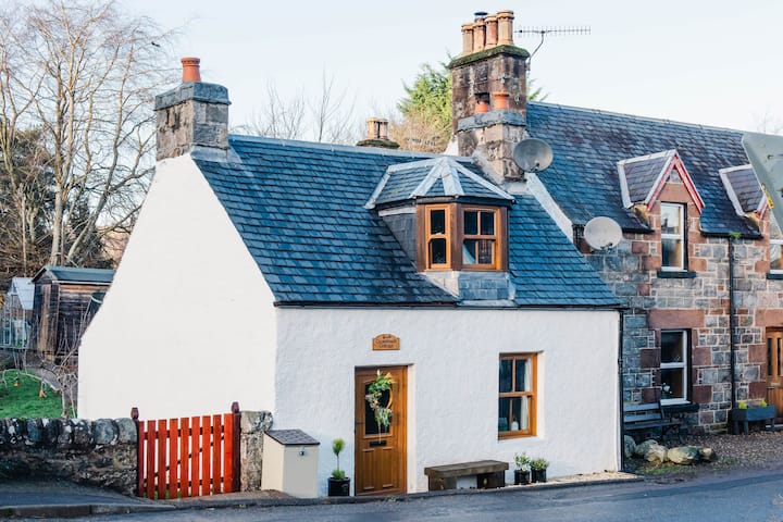 Crossroads Cottage - Loch Ness