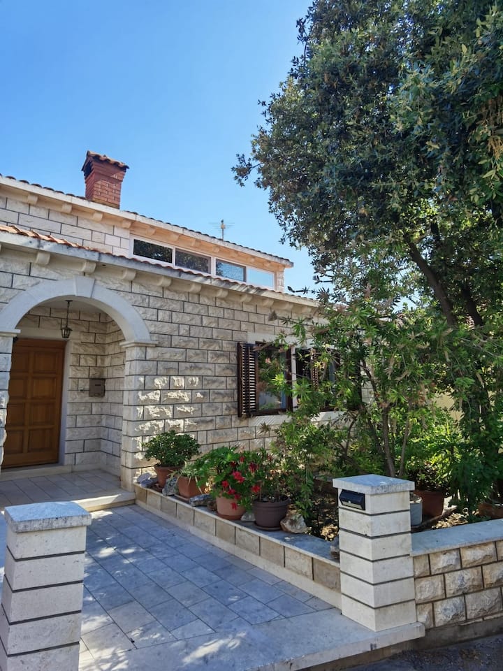 Apartment Tina -One Bedroom Apartment With Terrace - Smokvica