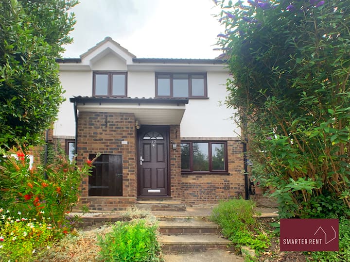 Guildford - Modern 2 Bedroom House - Guildford