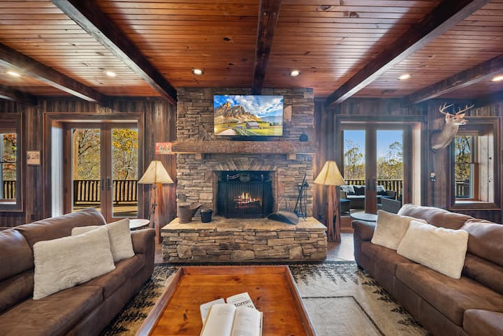 Magnificent Lodge Over 7,300 Square Feet - Blowing Rock, NC