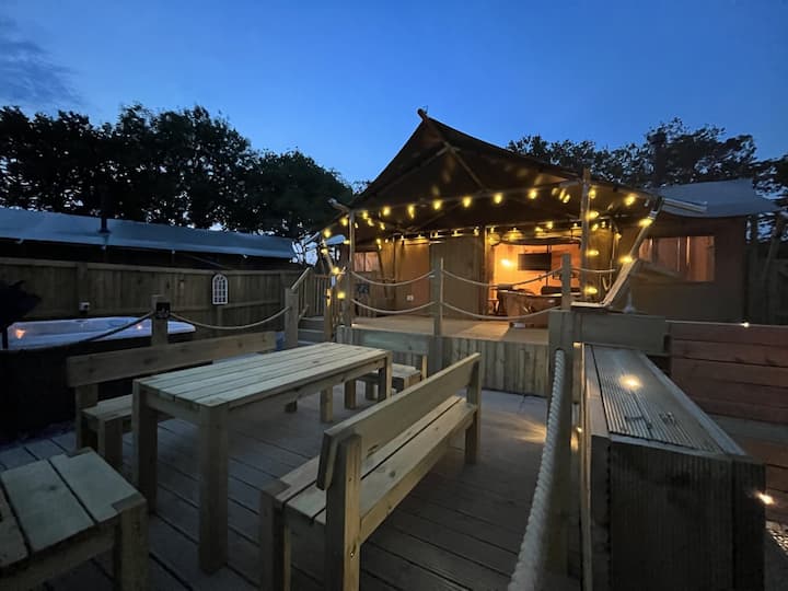 Lion King Safari Tent - Wales