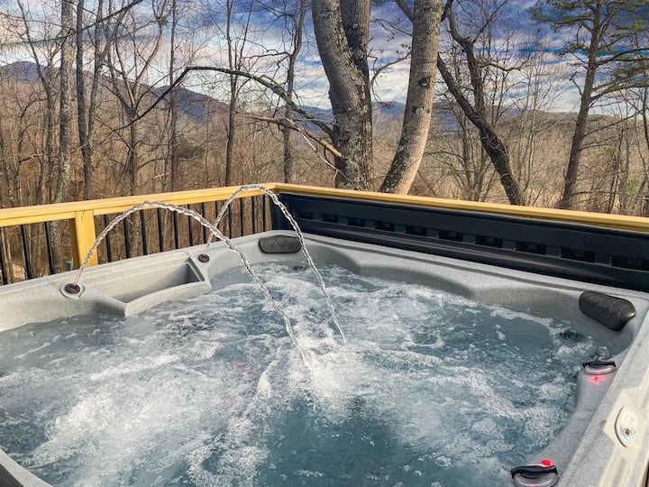 Spacious 5br Hot Tub Fire Pit Games | Lazy Bear - Black Mountain, NC