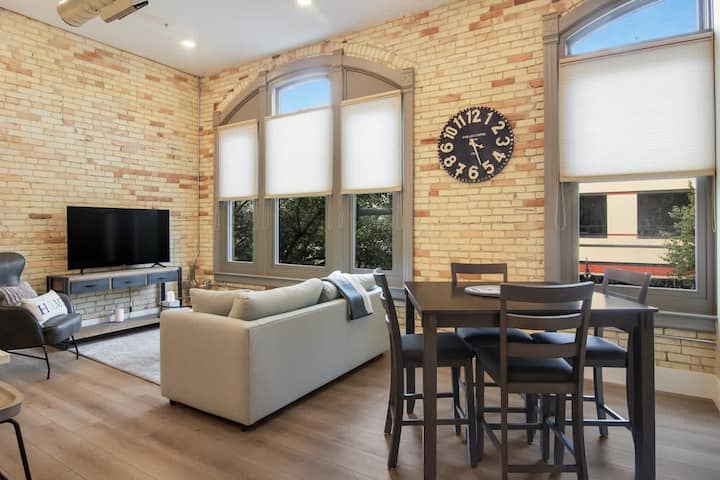 Golden Lofts Unit 3 Downtown Traverse City 2bd/2ba - Traverse City, MI