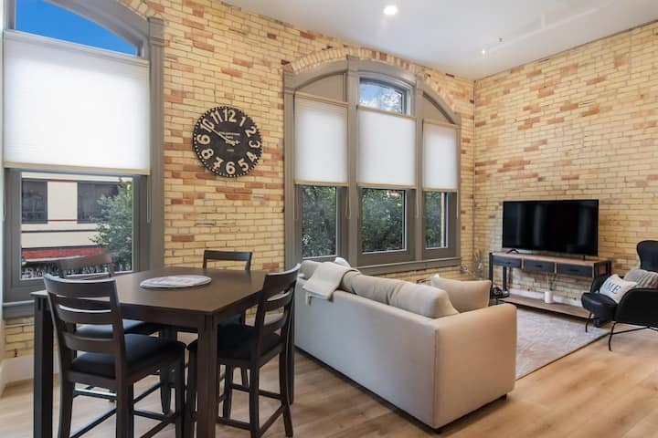 Golden Lofts Unit 4 Downtown Traverse City 2bd/2ba - Traverse City, MI