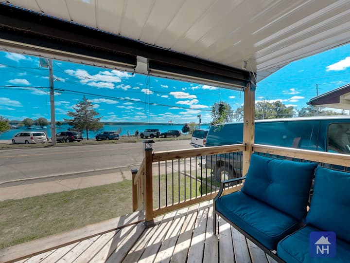 Dreamy Lakefront | Firepit, Large Yard, Waterfront - Greater Napanee