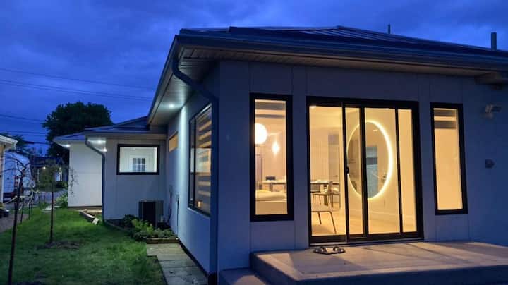 Phonest Lake House Is Simple Serenity - Leamington