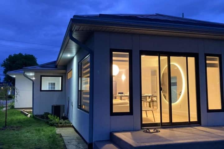 Phonest Lake House Is Simple Serenity - Leamington