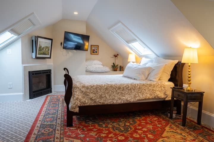 Farmhouse Elegance: Historic Inn Retreat - 200 - Columbia, MD