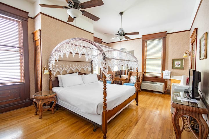 Classic King & Private Balcony - Curry Mansion Inn - Key West, FL