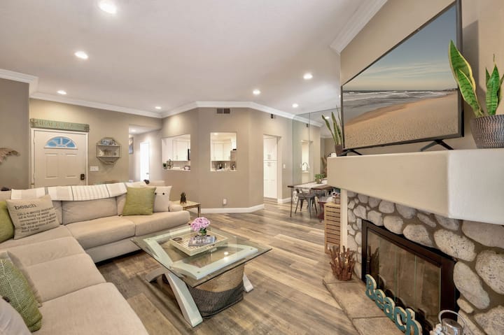 31+ Night Stay Condo | 24-7 Security | Pool | Cozy - Orange County, CA