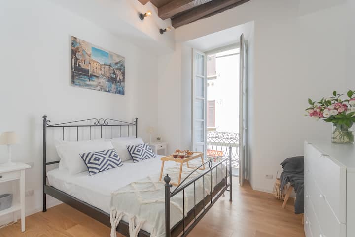 Independence Apartment With Balcony - Como