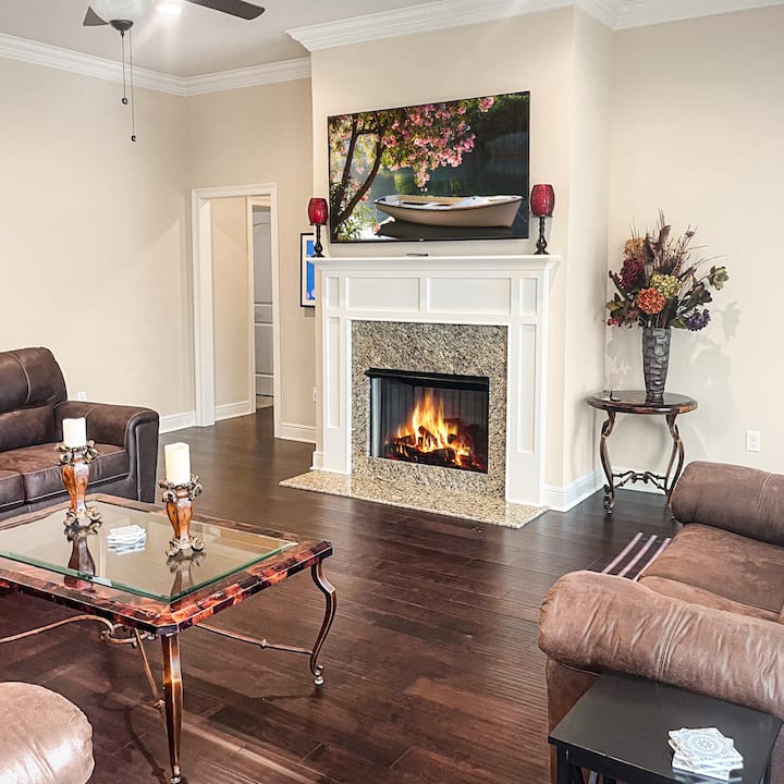 Bungalow Bliss:your Luxurious Home Away From Home - Iowa, LA