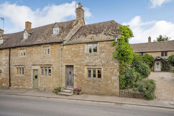 Three Bedroom Cotswold Cottage - Little Mullions - Burford, UK