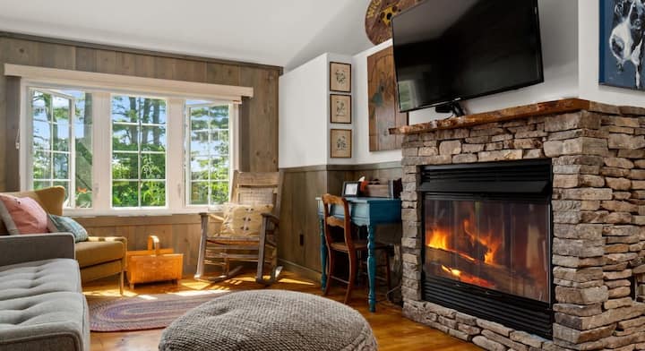 Meadow Top Cottage: Countryside Cottage On 72 Acre - The Berkshires, MA