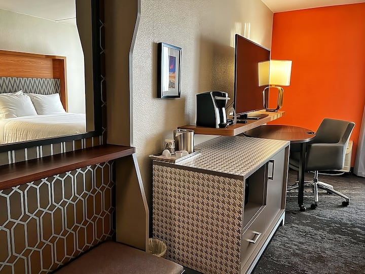 4 Units Near Fort Worth Zoo! Indoor Swimming Pool! - Fort Worth, TX