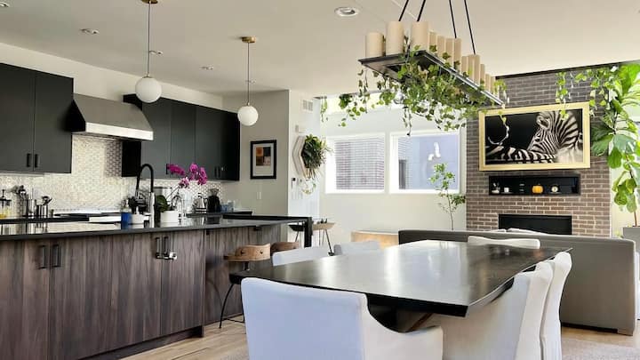 Entire Luxury Home I Sleeps 8 I 10min To Downtown - Morrison, CO