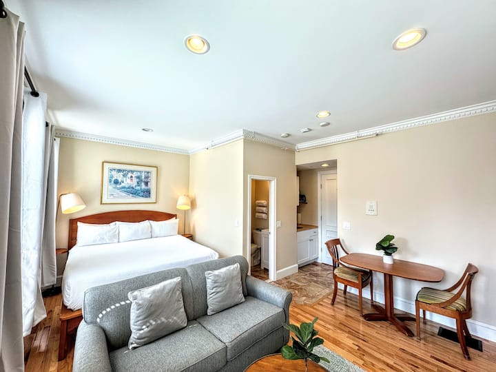 Copley House Premium Studio - Boston, MA