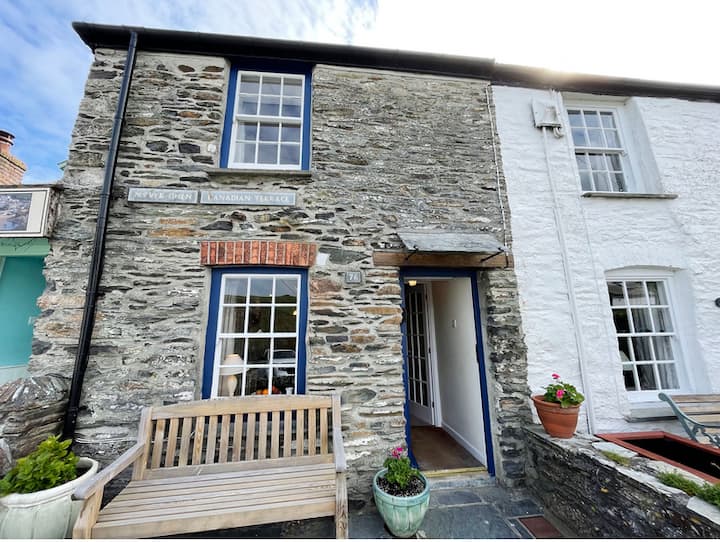 Waypast Is A Cosy Cottage - Port Gaverne