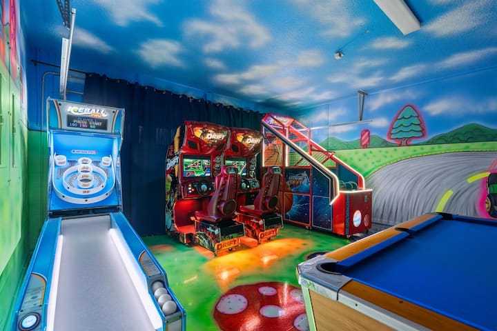 Spacious Villa! Free Arcade, Themed, Pool, Spa - Florida