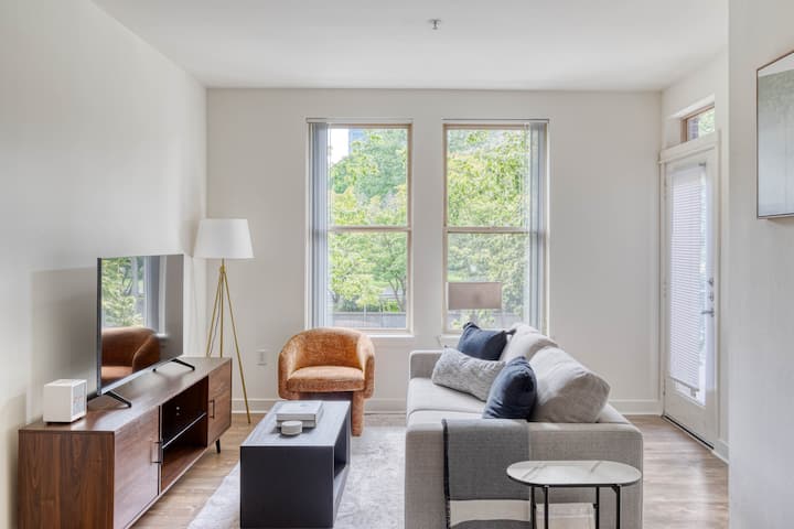 Blueground | Bellevue, Gym & Lounge, Nr Park - ベルビュー, WA