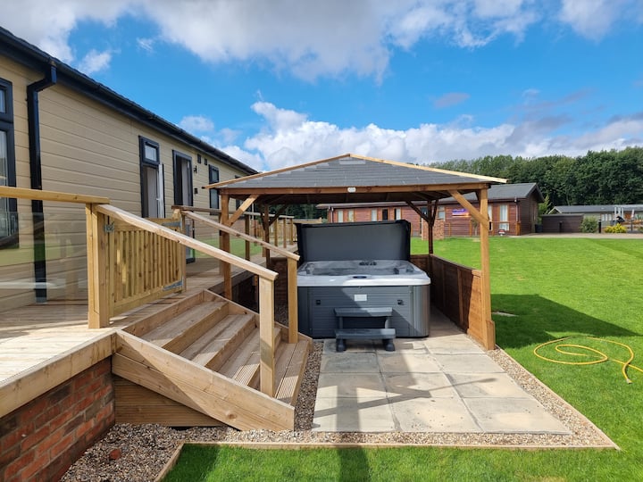 Luxury 2-bed Lodge In Routh, Hottub & Pet Friendly - Hornsea