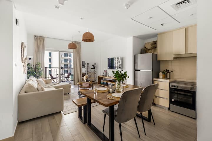 Canal-view 1br | Balcony | Pool | Near F1 & Parks - Abu Dhabi