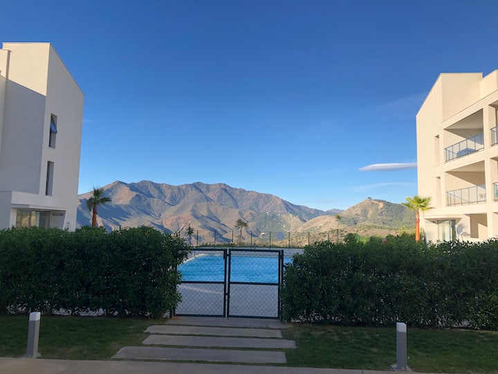 Apartment - Sleeps 4 - Parking - Garden - Pool - Alhaurín el Grande