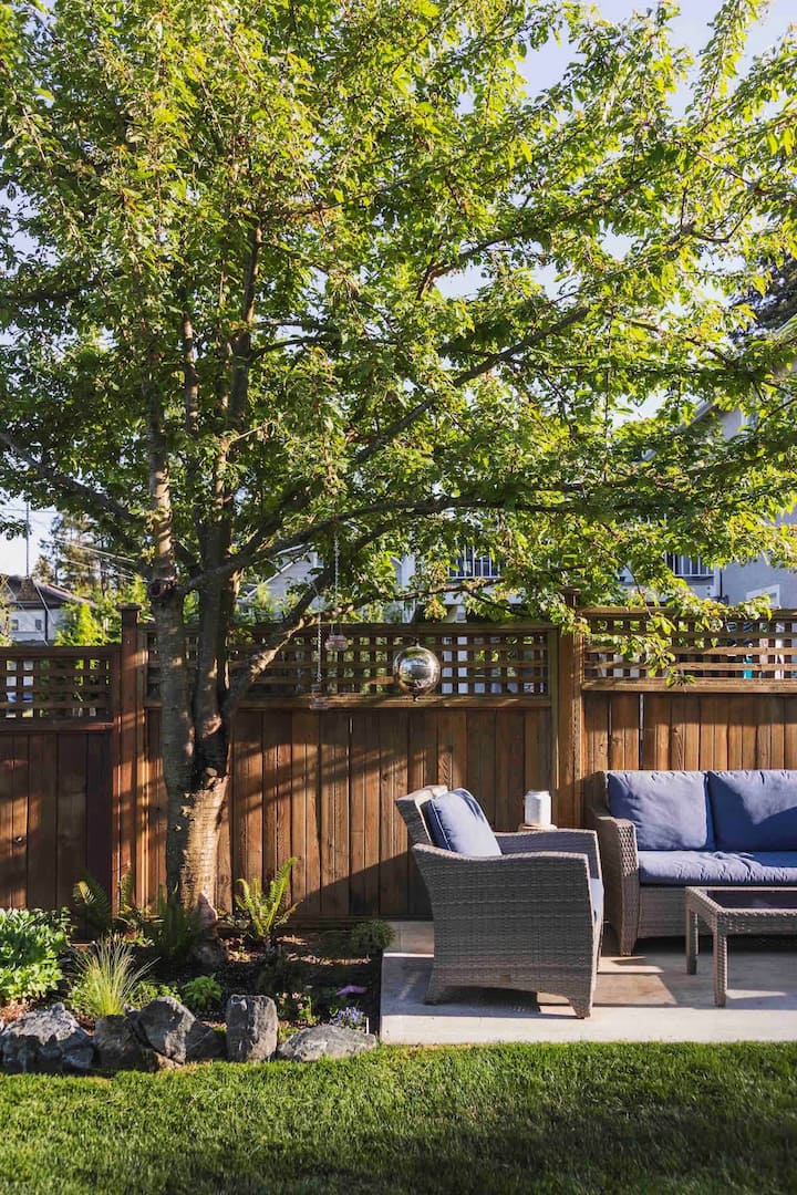 Family Friendly Gallery Guesthouse W Garden Space - Victoria