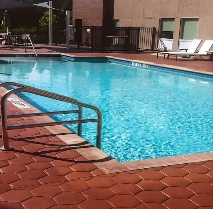 Rare Gem! 2 Great Units, Outdoor Pool - Orlando, FL