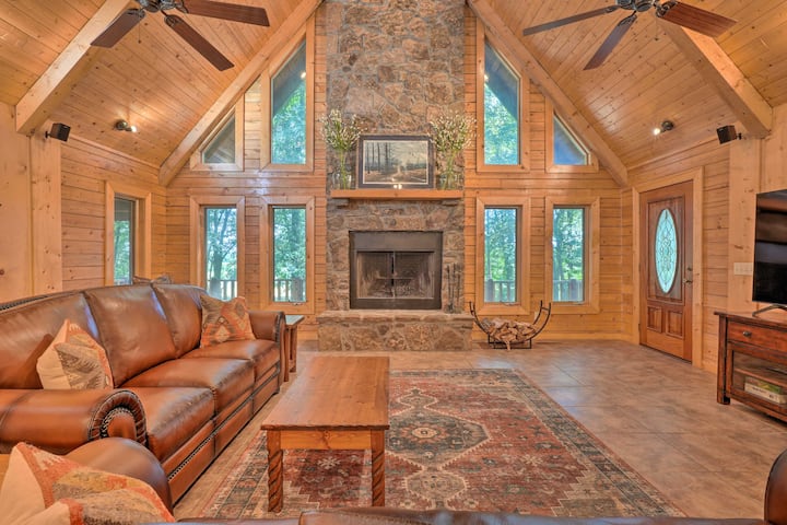 ‘Country Cabin’ W/ Wraparound Deck & Views! - Arkansas