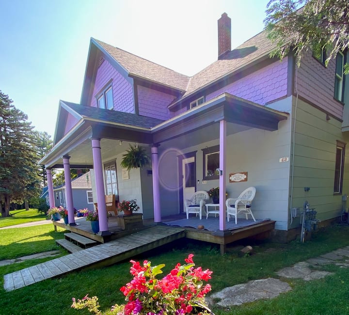 Charming Duplex Walking Distance To Kitty Oreillys - Sturgeon Bay, WI