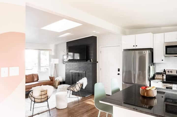 Chic Mid-century Home Near Olde Town Arvada - Arvada, CO