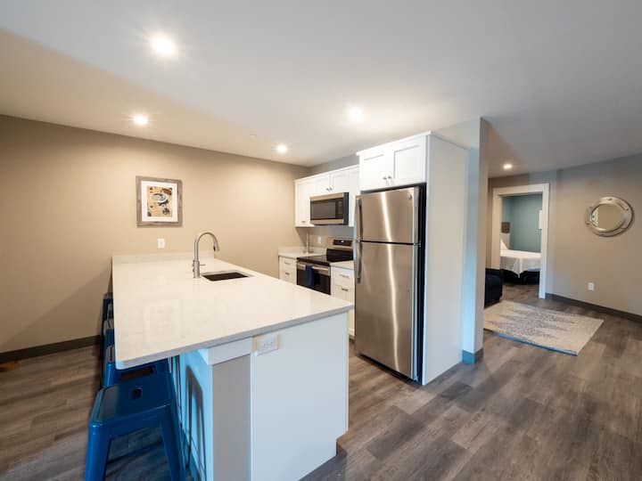 Long Beach Suites: Book 2025 Summer Trip Today! - Front Beach, MA