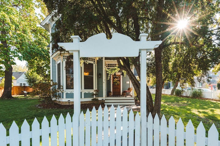 2br Ashland Retreat: Steps To Shakespeare - Ashland, OR