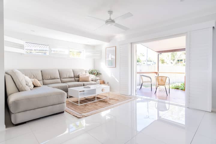 Kings Beach Home With Pool + Putt Putt - Caloundra