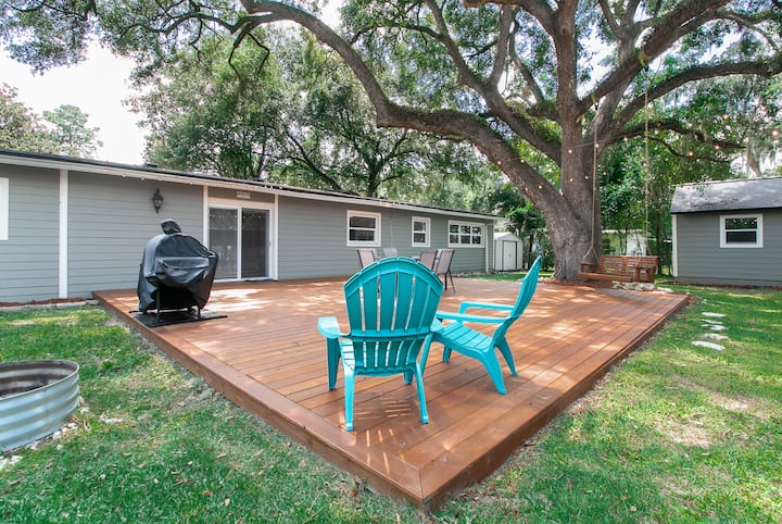 Modern & Spacious | Deck + Firepit + Bbq • Near Uf - Gainesville, FL