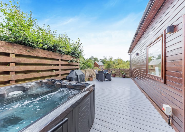 Lower Lake Boathouse - Bangor