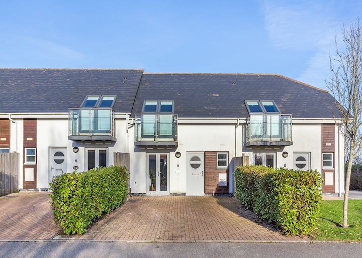 Bay Retreat Villa (Sleeps 6) - Constantine Bay