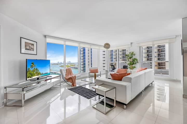 Bayfront Highrise Charm | Near Art Basel - Miami, FL