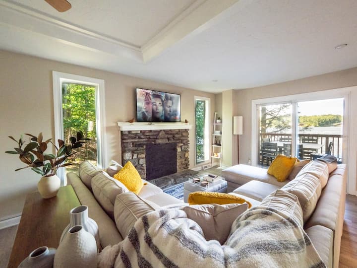 Leicester Lake Front Home, Come Relax! - Brooks Pond, MA