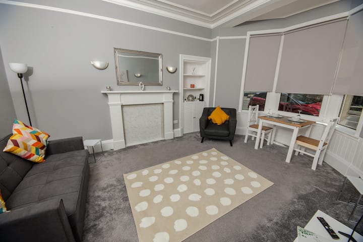 Spacious And Traditional Home In Dumbartonshire - Balloch