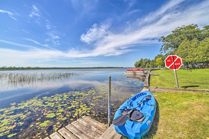 Waterfront Tawas Lake Retreat W/ Fire Pit! - Tawas City, MI
