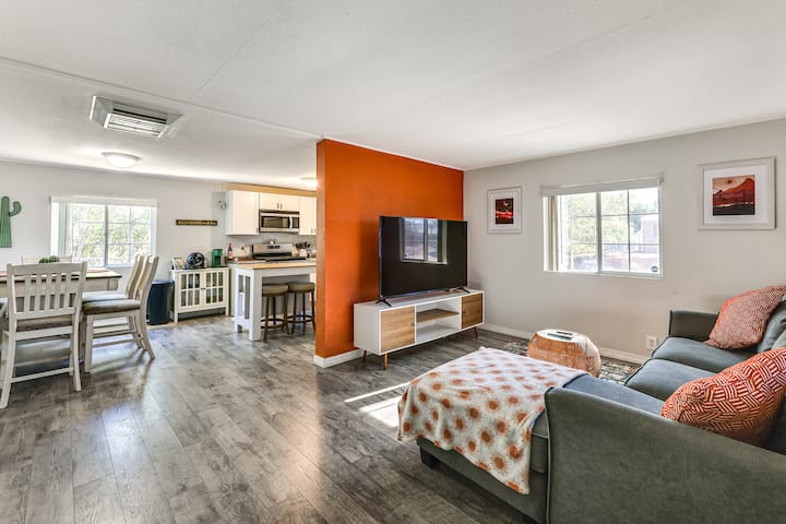 Updated Escape W/ Game Room 1 Block To River! - Bullhead City, AZ