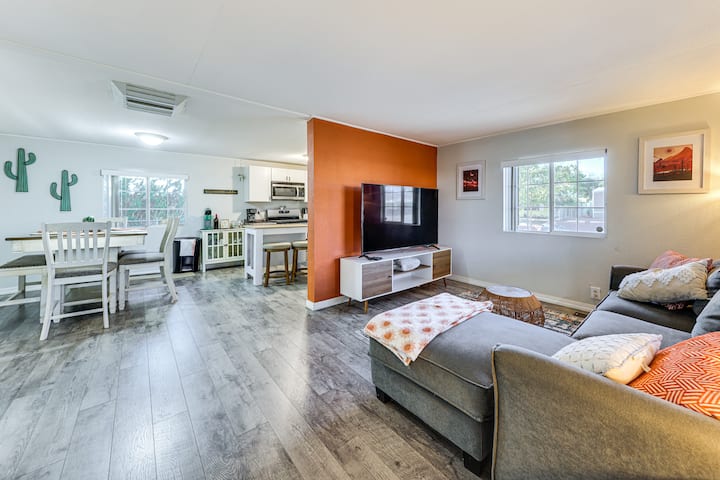 Updated Escape W/ Game Room 1 Block To River! - Laughlin, NV