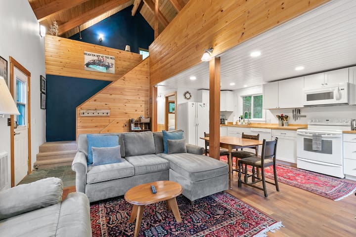 Stevens Pass Basecamp W/ Hot Tub Close To Ski Hill - Cascade Mountain, WA