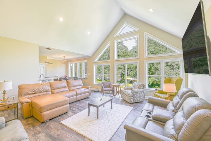 4br Lakefront Dog Friendly | Firepit | Game Room - Lake Anna, VA